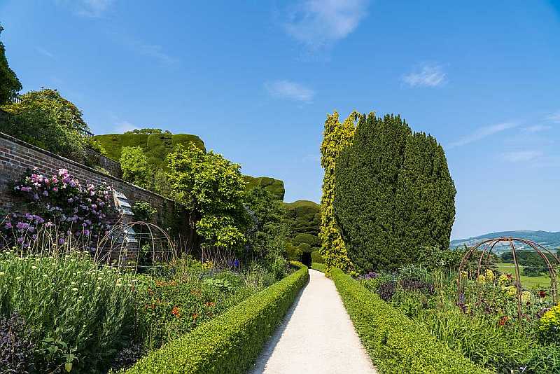 The Amazing Powis Castle and Garden in Wales – GottaPics